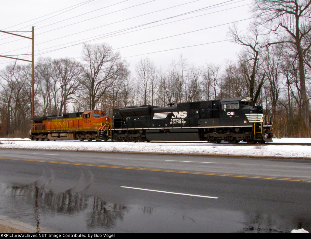 NS 1051 and BNSF 5425
